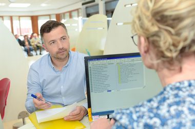 Comment apaiser les tensions aux guichets