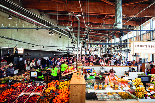 Des halles plus animées rendent les centres-villes plus vivants