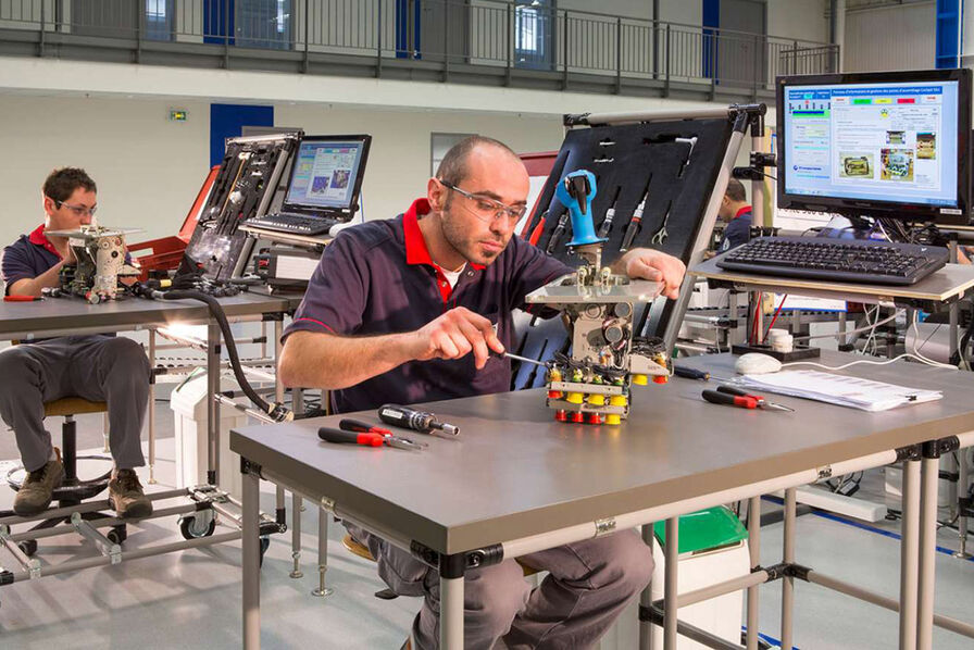Ratier Figeac internalise la fabrication de pièces complexes fabriquées ...