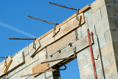 La précontrainte additionnelle à l'usage des réparations et ...